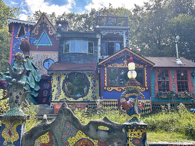 Every angle reveals new surprises&mdash;this fa&ccedil;ade combines stained glass, mosaics, and architectural elements that defy conventional categorization.