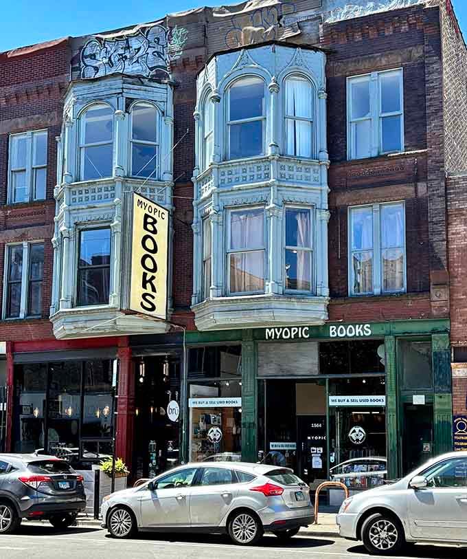 Those gorgeous bay windows rising three stories high prove Chicago architecture knows how to make an entrance.