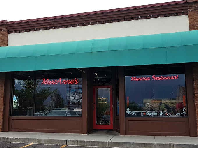 That turquoise awning beckons like a beacon of breakfast hope in the Flagstaff morning light.