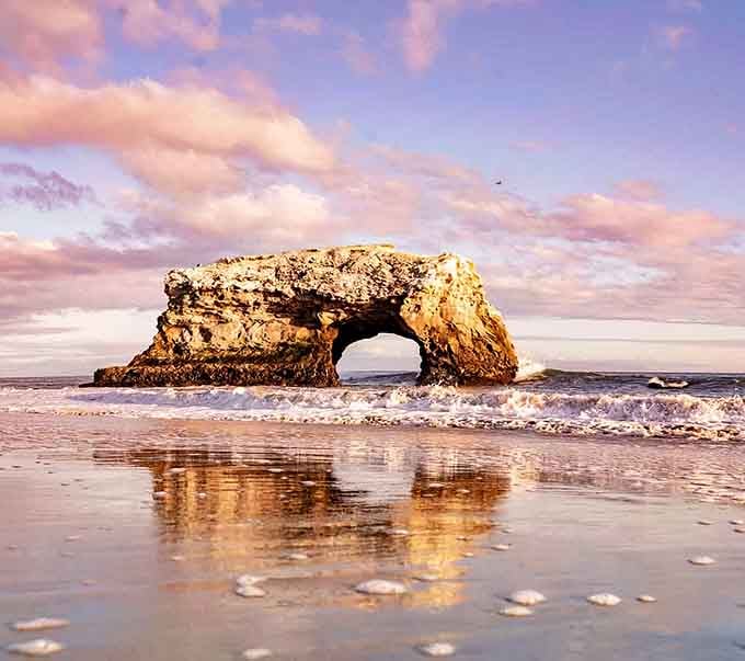 Same magnificent bridge, different light show, because Mother Nature never phones in a performance.