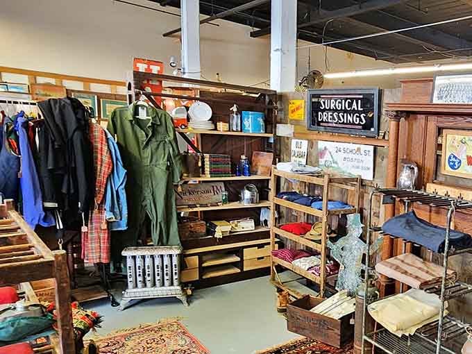 From vintage clothing to antique signage and wooden furniture, this corner reveals the eclectic variety that makes treasure hunting so rewarding.