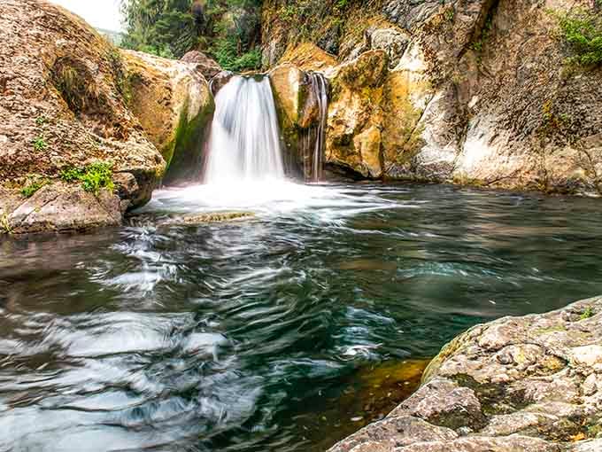 Mother Nature's infinity pool comes with golden rock walls and emerald water that'll make your backyard setup look embarrassingly ordinary.