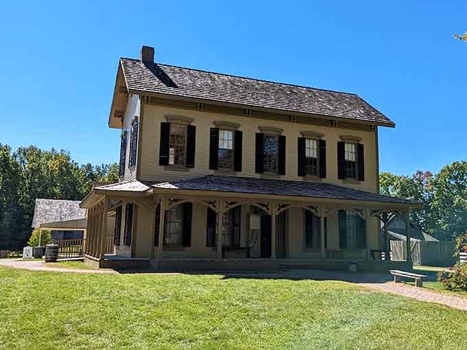 The William Conner House stands proud in its Federal-style glory, proving that even without Wi-Fi, people built things to last.