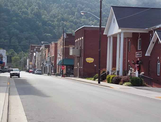 Downtown Pineville looks like a movie set where time slowed down and decided to stay awhile.