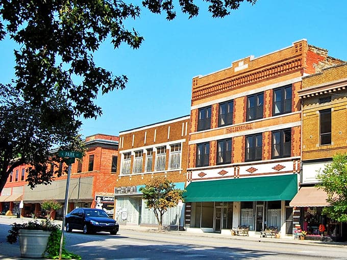 Dewey Avenue's well-preserved architecture features ornate brick detailing and classic storefronts, embodying Sapulpa's commitment to honoring its rich heritage.