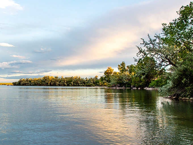 Mother Nature showing off her watercolor skills at Lake Walcott, where the sky meets its reflection in a perfect Idaho romance.