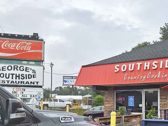 The kind of unassuming exterior that makes chain restaurants nervous, because real flavor doesn't need flashy marketing to win hearts.