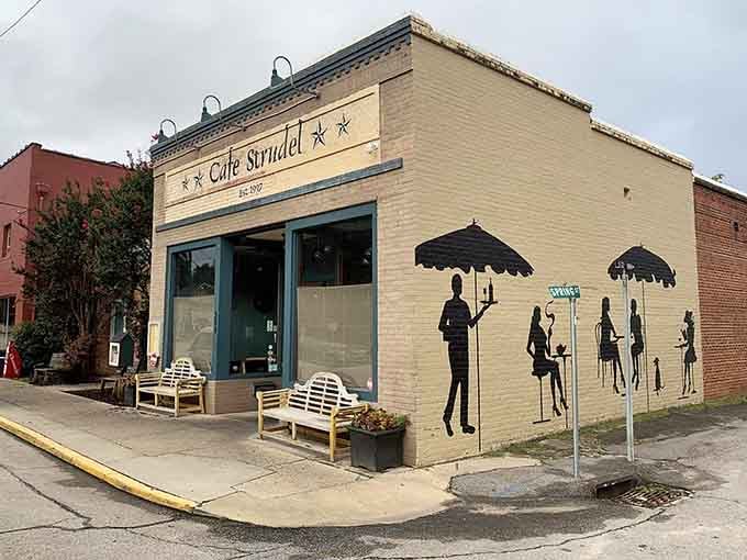 The charming exterior and playful mural prove that West Columbia knows how to make breakfast feel like an event.