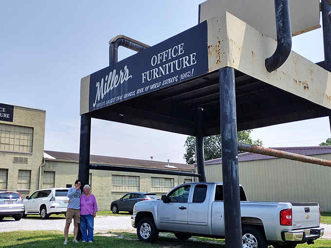 There it is, folks: thirty-three feet of pure roadside magnificence towering over Highway 78 in Anniston.