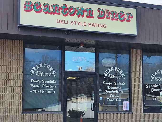 That playful pink and teal sign promises "Deli Style Eating" and delivers on every delicious word of it.