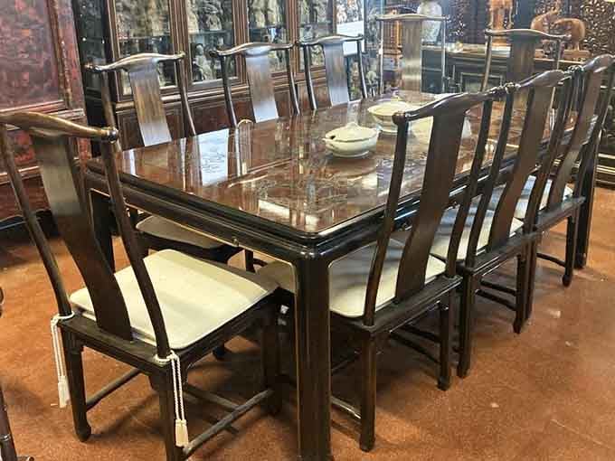 A dining table so grand it makes you want to host Thanksgiving just to show it off to relatives you normally avoid.