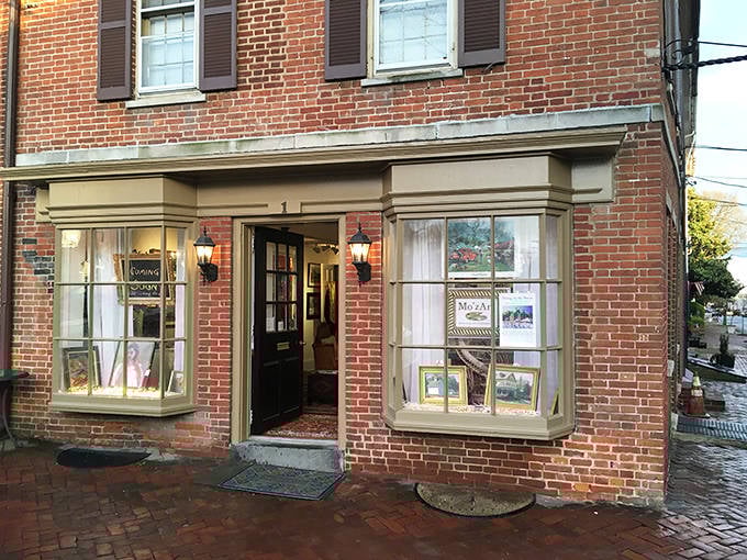 Mo'zArt Gallery's inviting storefront showcases local creativity behind those colonial windows. Art finds a perfect home among New Castle's historic brick.