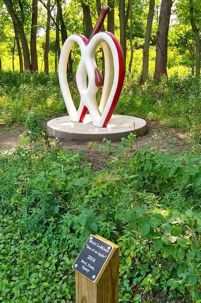 An apple sculpture that would make Johnny Appleseed proud, standing as a sweet reminder of Illinois' agricultural heritage.