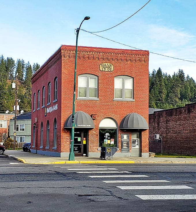 That classic brick bank building screams "Western movie set," but Cle Elum's historic charm is 100% authentic.