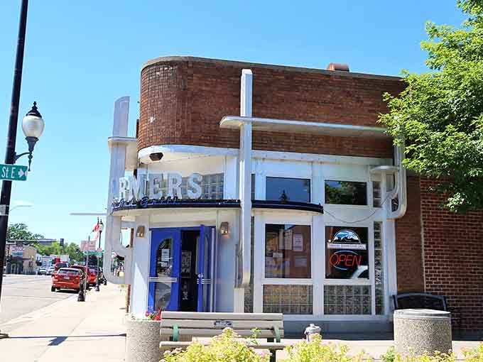 This rounded corner building looks like it sailed straight out of the 1930s and dropped anchor downtown.