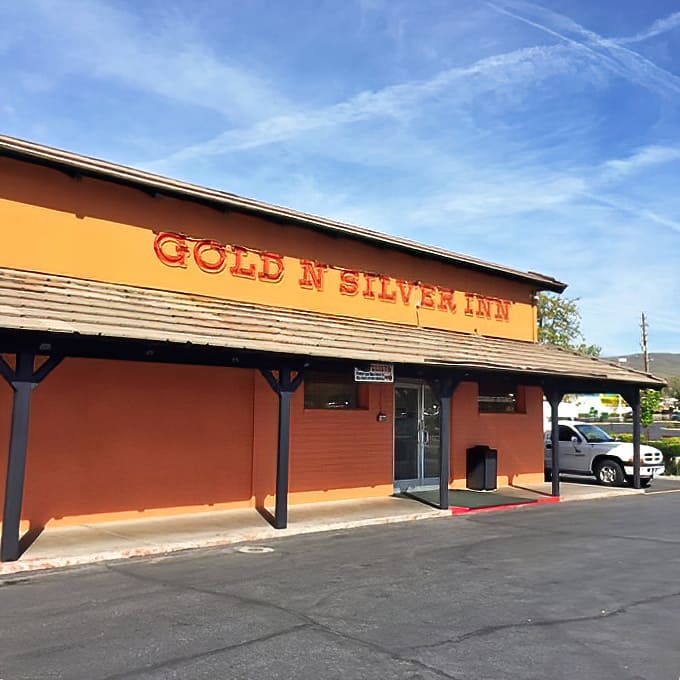 With its warm orange glow, the Gold 'N Silver Inn promises 24-hour comfort food that never goes out of style.