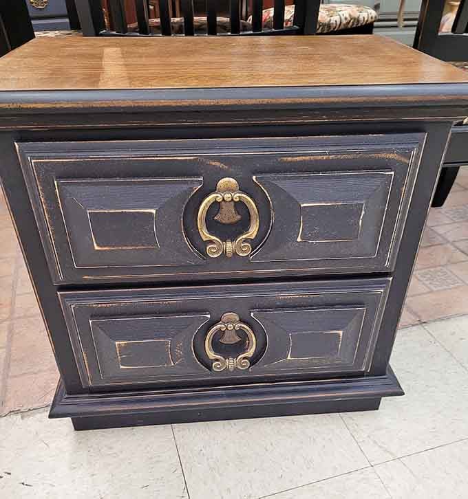 This elegant nightstand features ornate hardware that modern furniture manufacturers forgot how to make properly.
