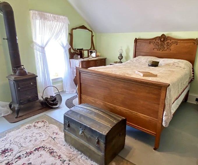 The bedroom where lighthouse keepers slept, dreaming between shifts of watching over the dark Pacific waters all night.