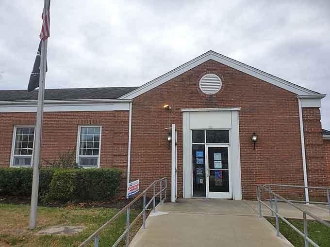 Even the post office looks inviting, which is saying something for a government building in America.