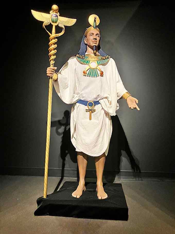 The god Thoth dressed for success, complete with staff and ankh, ready for his eternal shift.