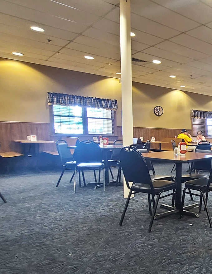 The dining room's simple design keeps the focus where it belongs&mdash;on the food and the company you're sharing it with.