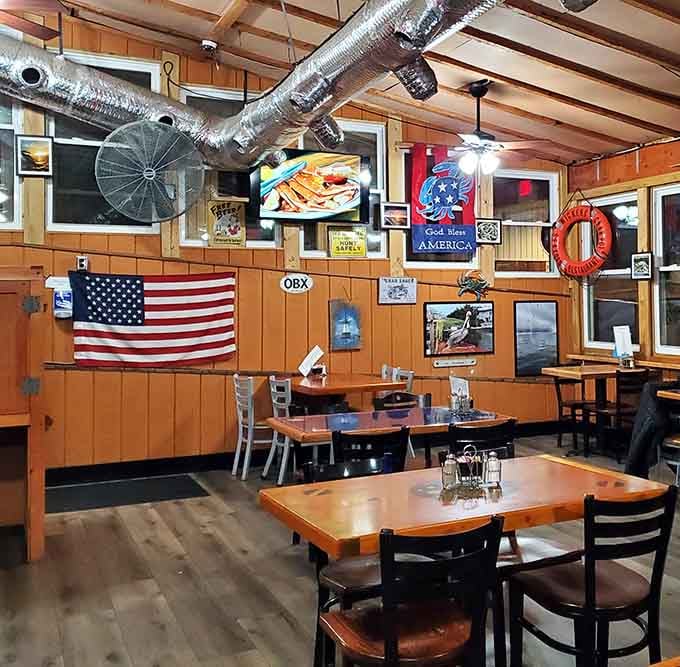 American flags and nautical d&eacute;cor announce you're in a place that takes its seafood seriously and its atmosphere casually.