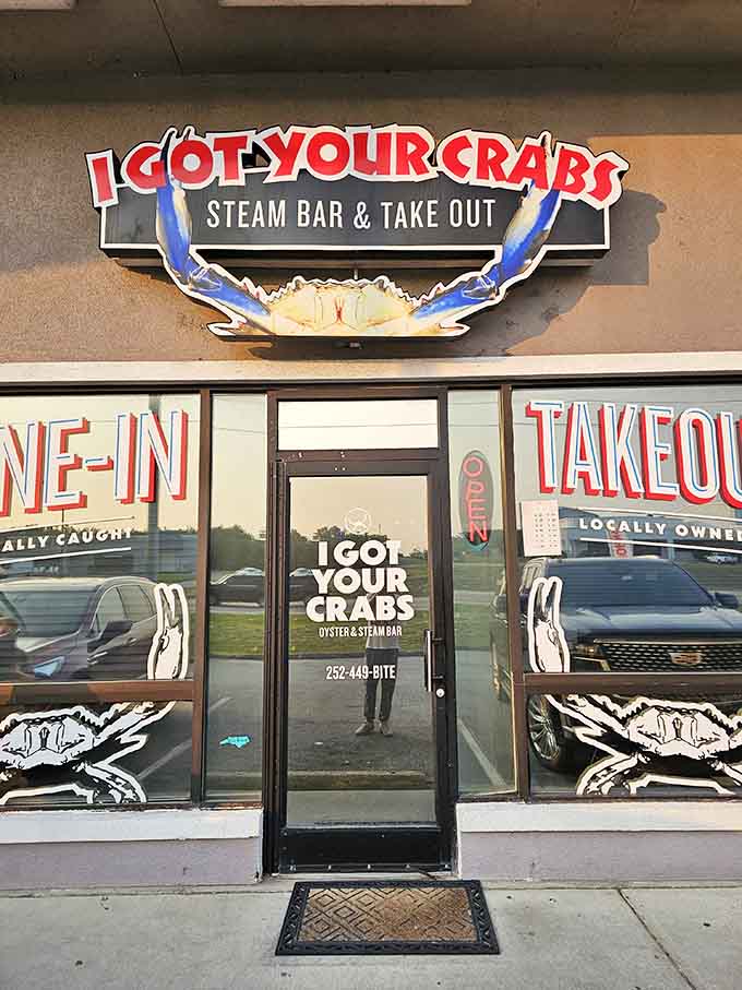 That playful name and bold crab graphic tell you this place doesn't take itself too seriously, just the seafood.