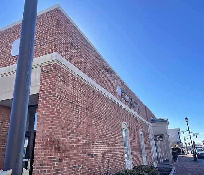 The post office building reminds you when towns actually cared about making civic buildings look dignified and beautiful.