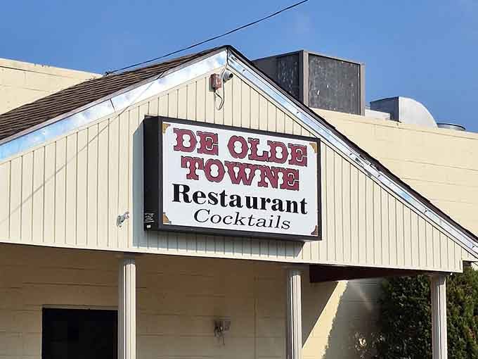 Ye Olde Towne Restaurant serves comfort food in a setting that doesn't apologize for being unpretentious.
