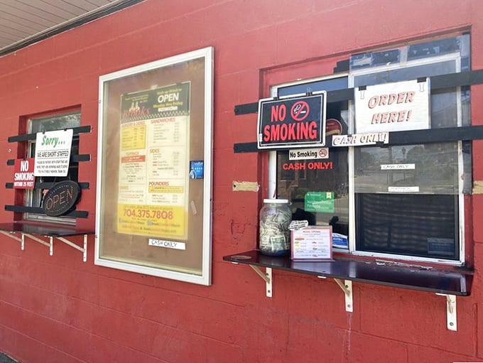 Multiple windows mean efficient service, though you'll still need patience when the lunch crowd descends like locusts.