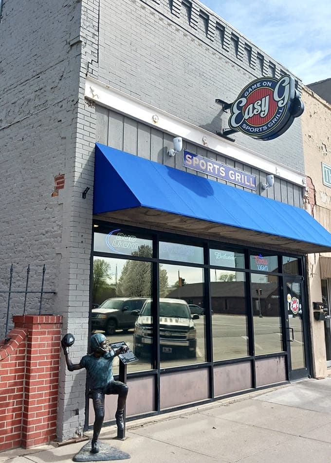 Easy G Sports Grill welcomes you with the kind of casual atmosphere where everyone feels like a regular customer.