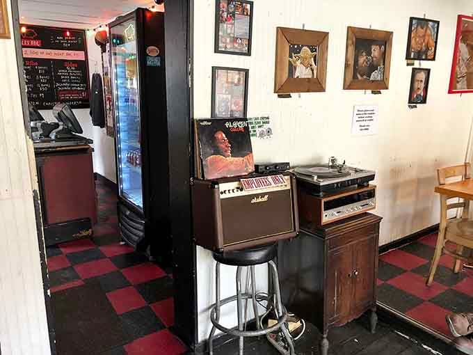 A vintage record player adds unexpected charm, proving good barbecue joints appreciate all kinds of classics.