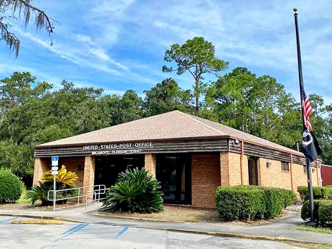 Even the post office looks like it belongs in a Norman Rockwell painting, minus the long lines.