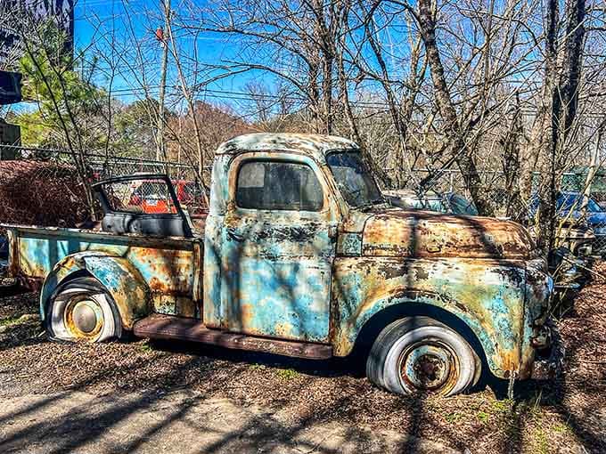 Turquoise and rust create an accidental color palette that would make any artist jealous beyond words.