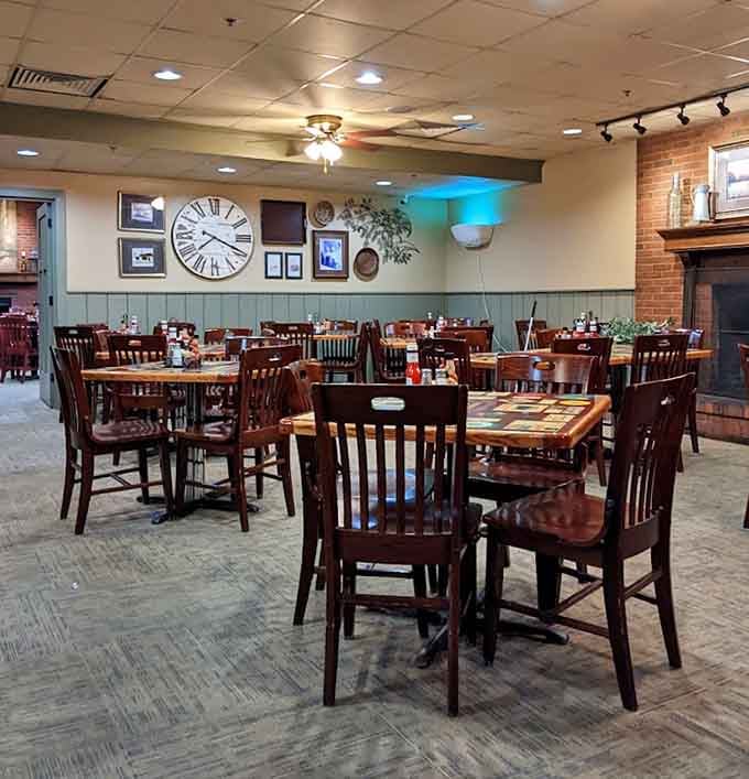 Plenty of tables mean you'll always find your spot in this Owensboro institution.