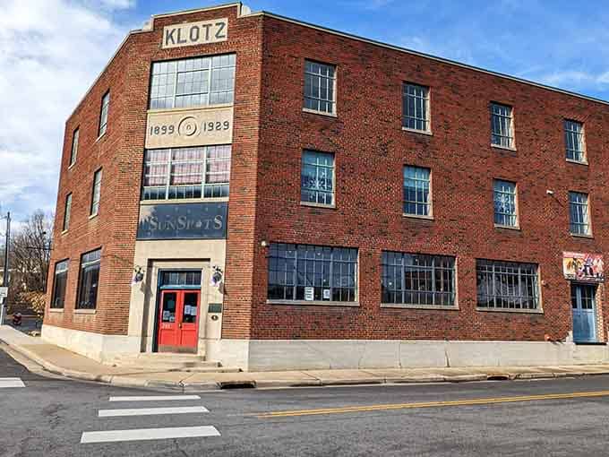 Sunspots Studios proves that watching molten glass become art is mesmerizing enough to make you forget to check your phone for hours.