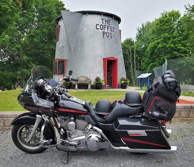 Motorcyclists love this stop almost as much as truckers loved the original diner, proving good quirk is timeless.