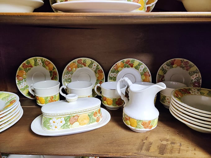 Citrus-patterned dishware that screams "1970s dinner party." One look and you can almost taste the ambrosia salad.