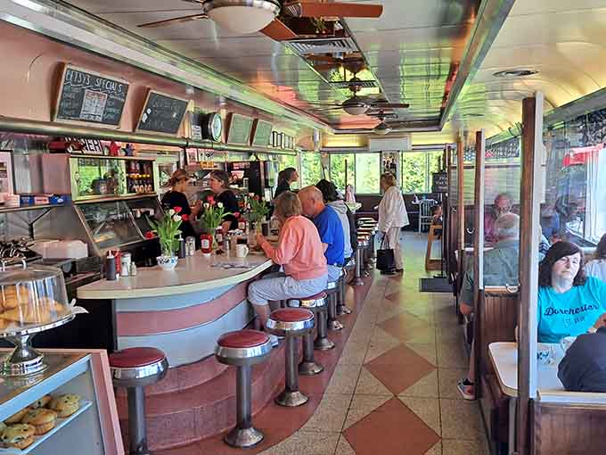 A full house of happy diners proves that good food and genuine atmosphere never go out of style, regardless of decade.