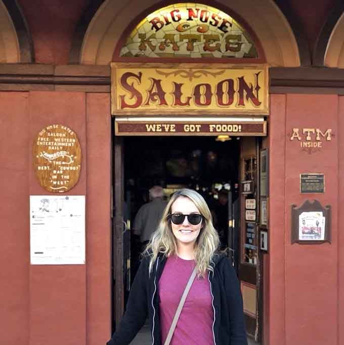 When the entrance literally says "WE'VE GOT FOOD!" you know you're dealing with refreshingly honest marketing from a bygone era.