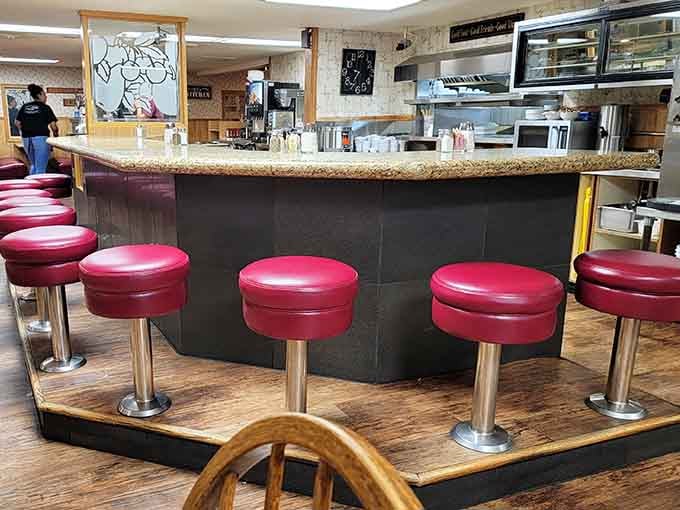Those red counter stools have witnessed countless coffee refills, first dates, and the silent satisfaction of the perfect last bite.