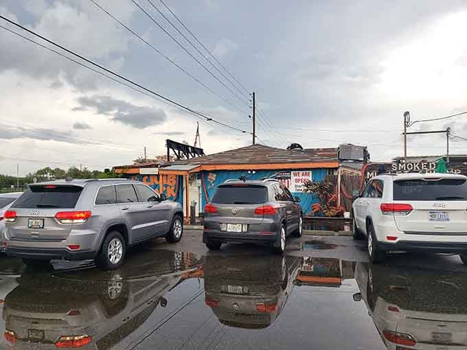 Full parking lot even in the rain means locals know something tourists are still discovering about this gem.