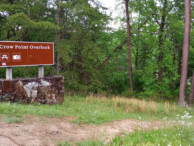Crow Point Overlook: where the view does all the talking and you just stand there nodding in agreement.