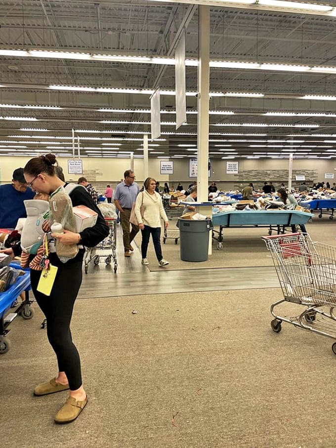 The vastness of the warehouse space means more room for treasures and deal-hunting companions.