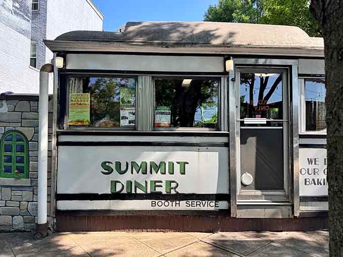 The unassuming entrance that hides one of New Jersey's best-kept breakfast secrets in plain sight.