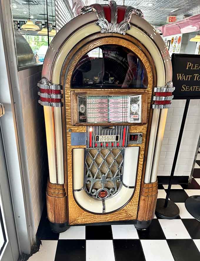 A genuine jukebox standing ready to soundtrack your meal with classics from the golden age.