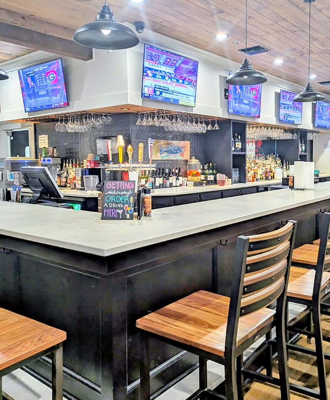 Multiple screens and a well-stocked bar mean you can catch the game while catching up on oysters.