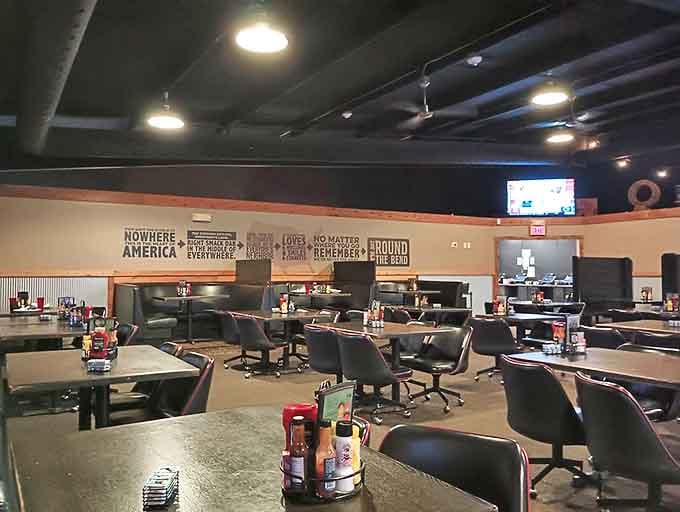 Simple tables, office chairs, and walls adorned with Americana. The focus here is squarely on what arrives on your plate.