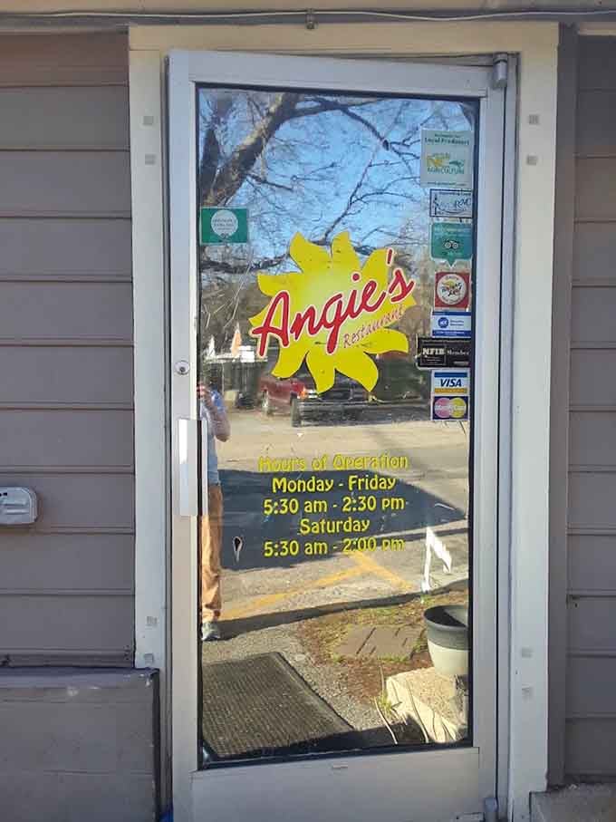 The front door promises friendship and delivers on it, open early enough for serious breakfast enthusiasts and late risers.