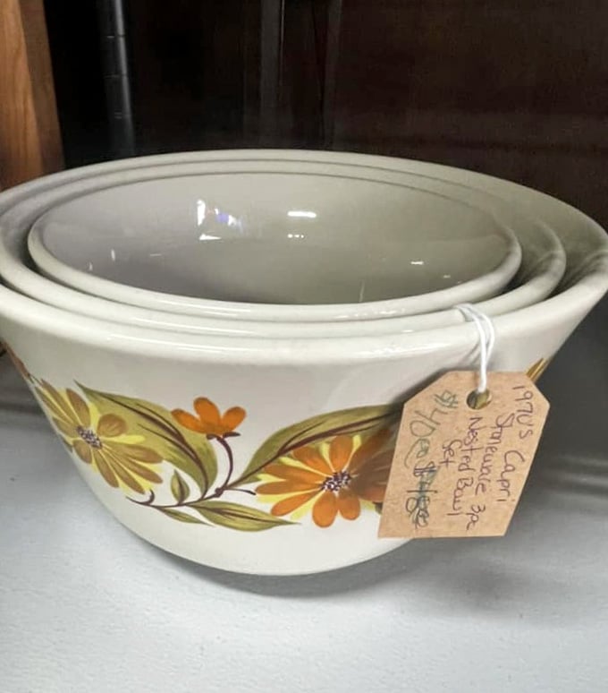 Nesting bowls that remind us grandma's kitchen had style and function figured out long before Pinterest existed.